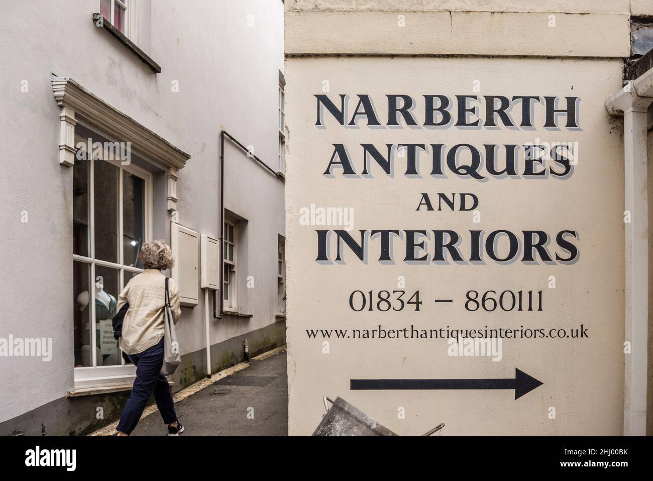 Narberth Antiques shop sign, Narberth, Pembrokeshire, Wales, UK Stock ...