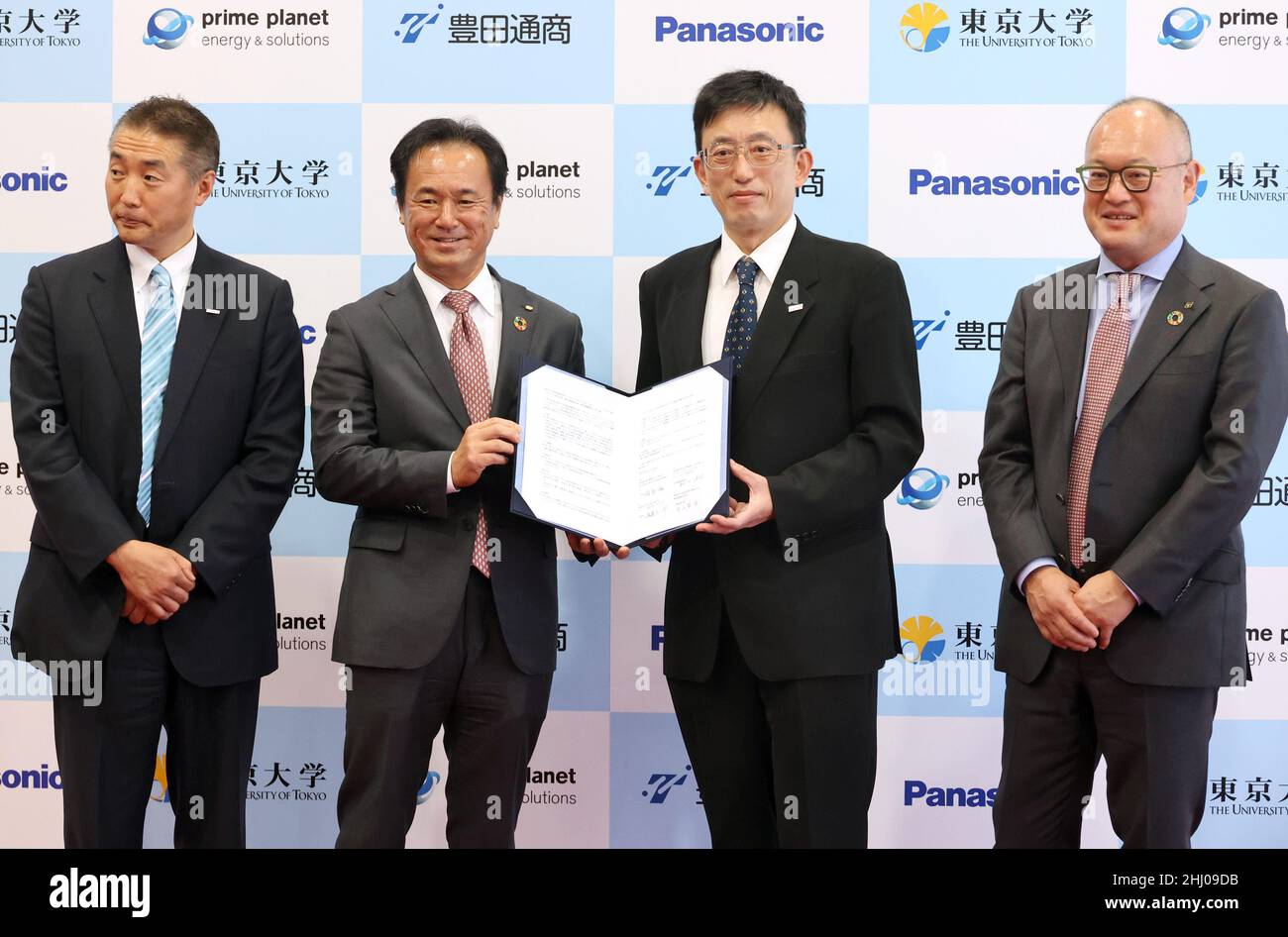 Tokyo, Japan. 26th Jan, 2022. (L-R) Panasonic Energy Company vice ...