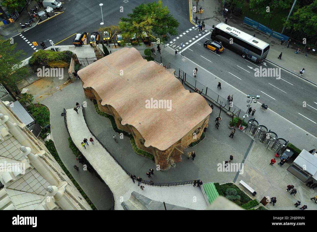 Undulating roof hi-res stock photography and images - Alamy