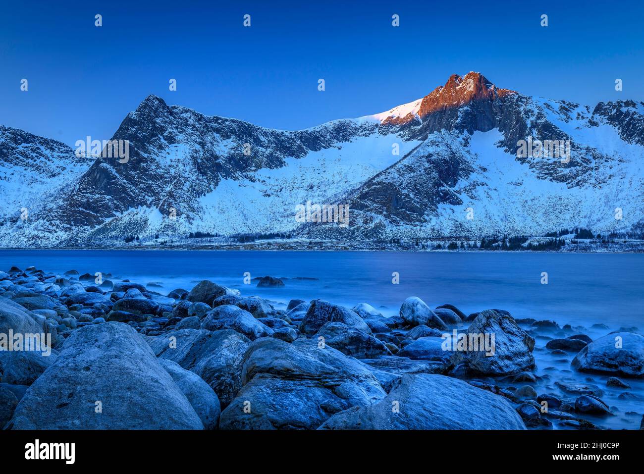 Cercle of mountains hi-res stock photography and images - Alamy