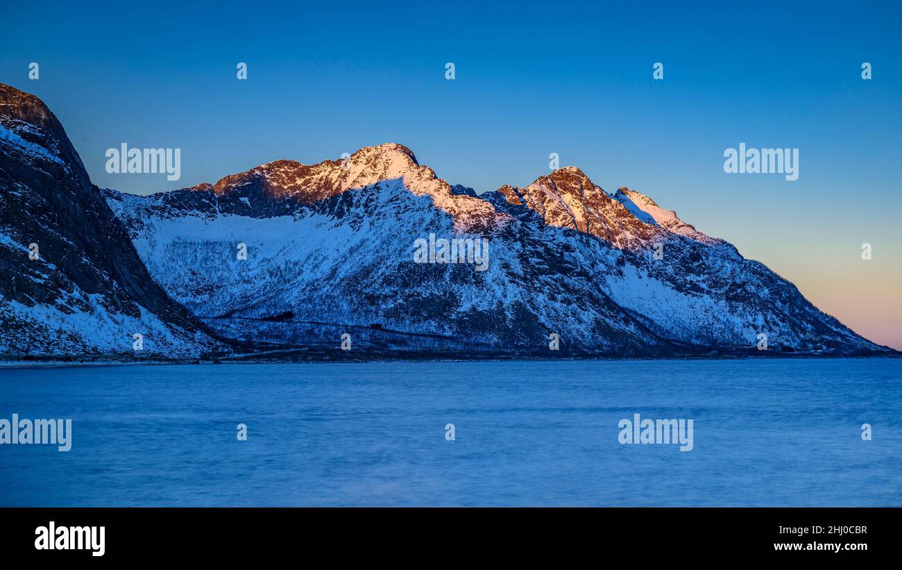 Cercle of mountains hi-res stock photography and images - Alamy