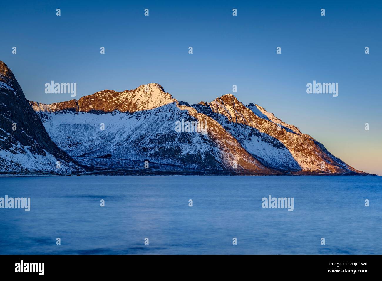 Cercle of mountains hi-res stock photography and images - Alamy