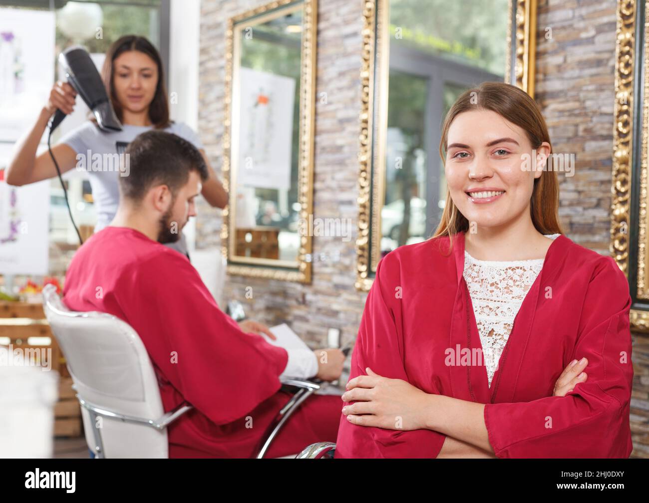 Hairdressing chairs hi-res stock photography and images - Alamy
