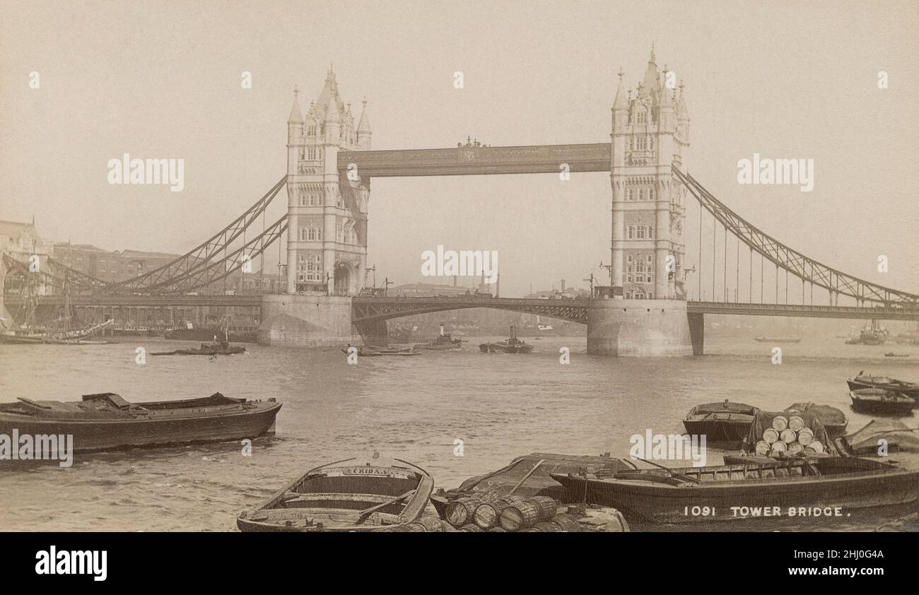 London thames tower bridge 1890 hi-res stock photography and images - Alamy