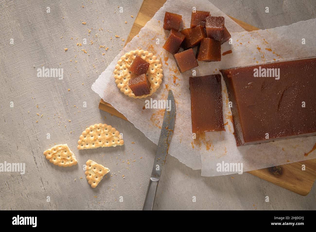 Marmalade in crackers on a kitchen counter Stock Photo - Alamy