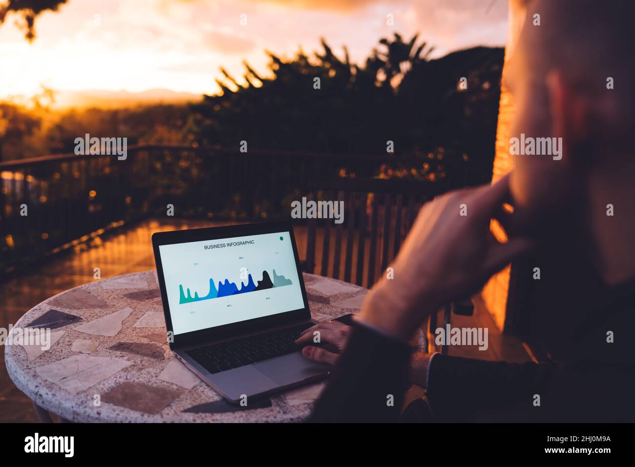 Faceless man hi-res stock photography and images - Alamy