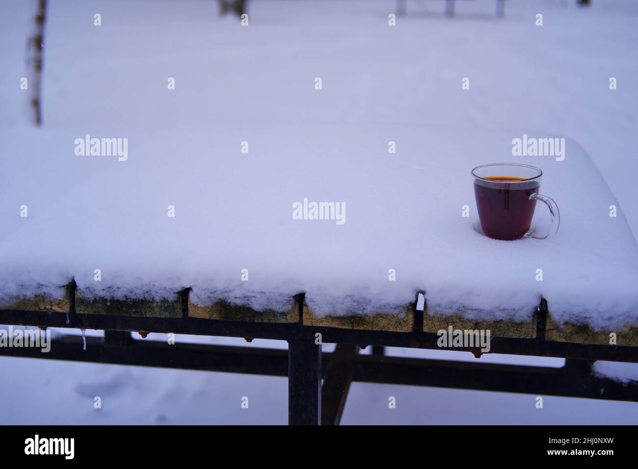 Tea at double-walled glass teacup on snowy desk in winter outdoor Stock ...