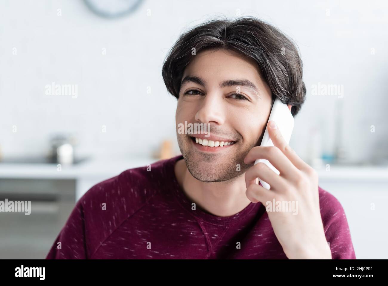 Man blogger talking on camera hi-res stock photography and images - Alamy