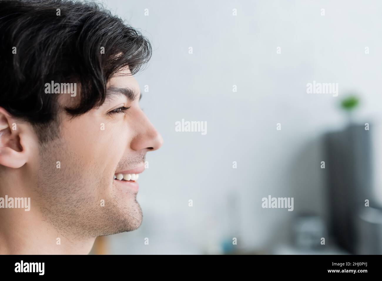 Profile view young happy man hi-res stock photography and images - Alamy