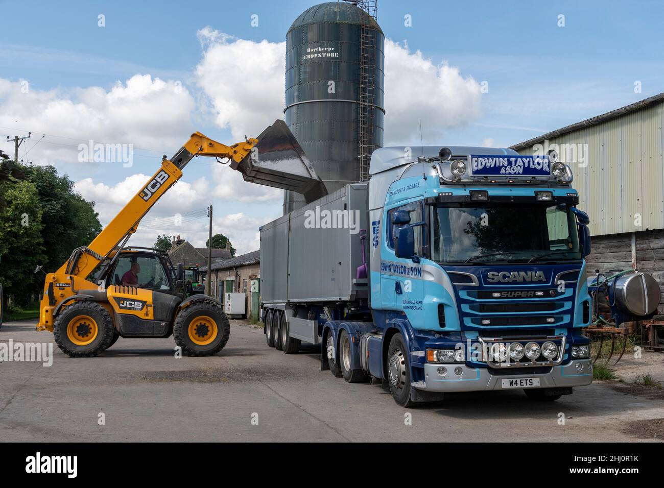 Wheat loading hi-res stock photography and images - Alamy