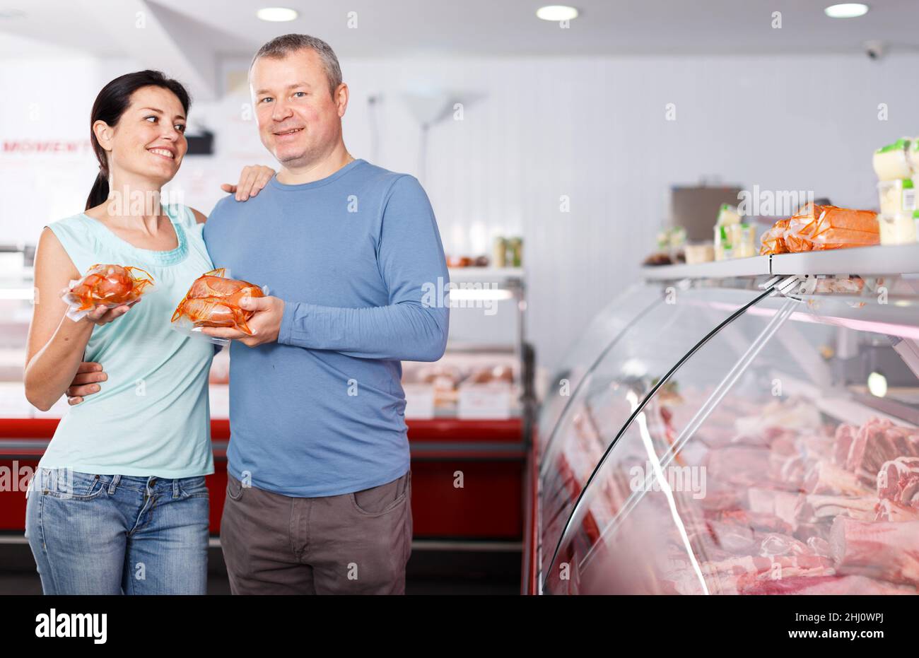 Helping customers couple hi-res stock photography and images - Alamy