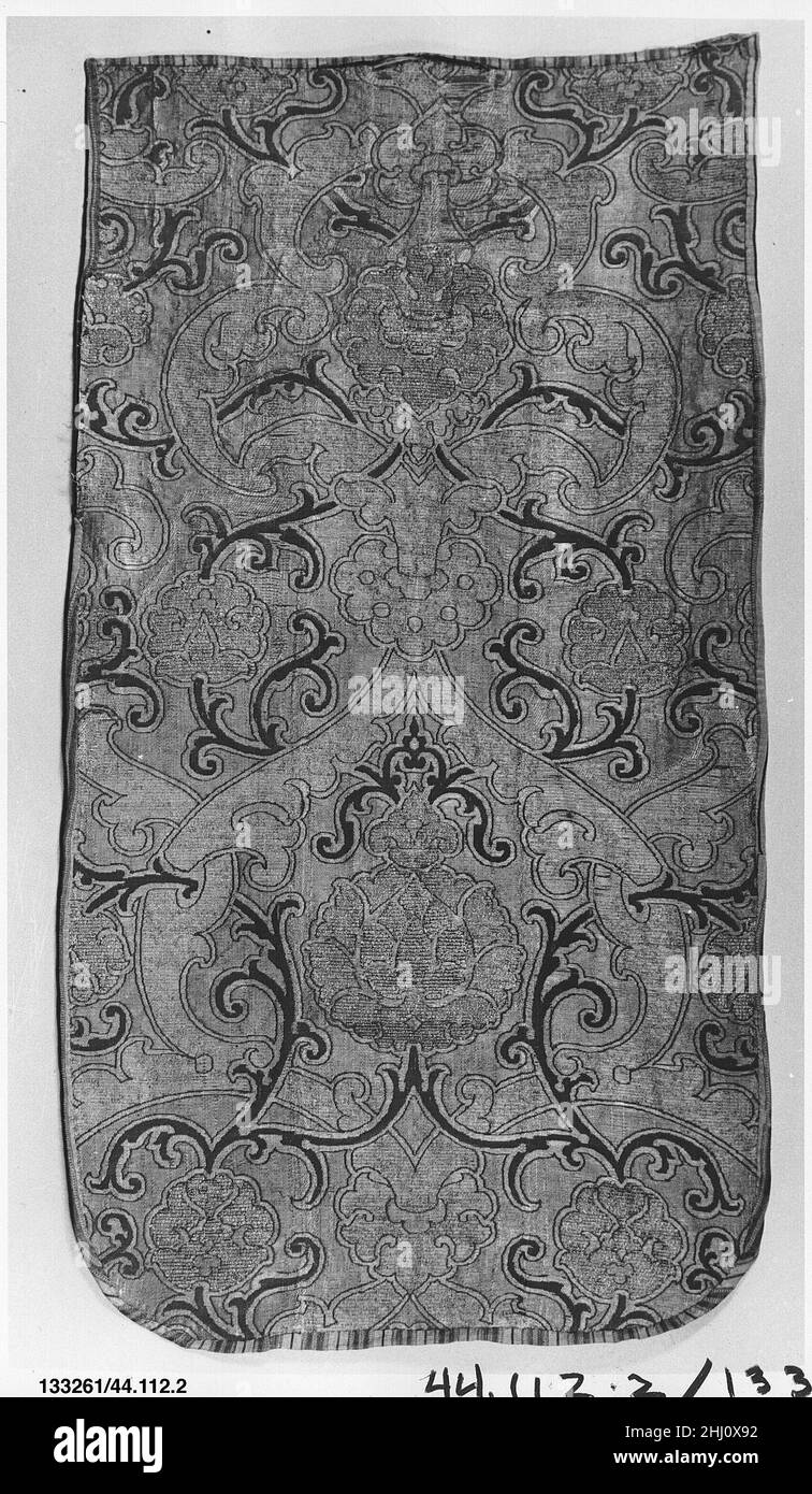Piece 16th century Spanish. Piece. Spanish. 16th century. Silk and ...