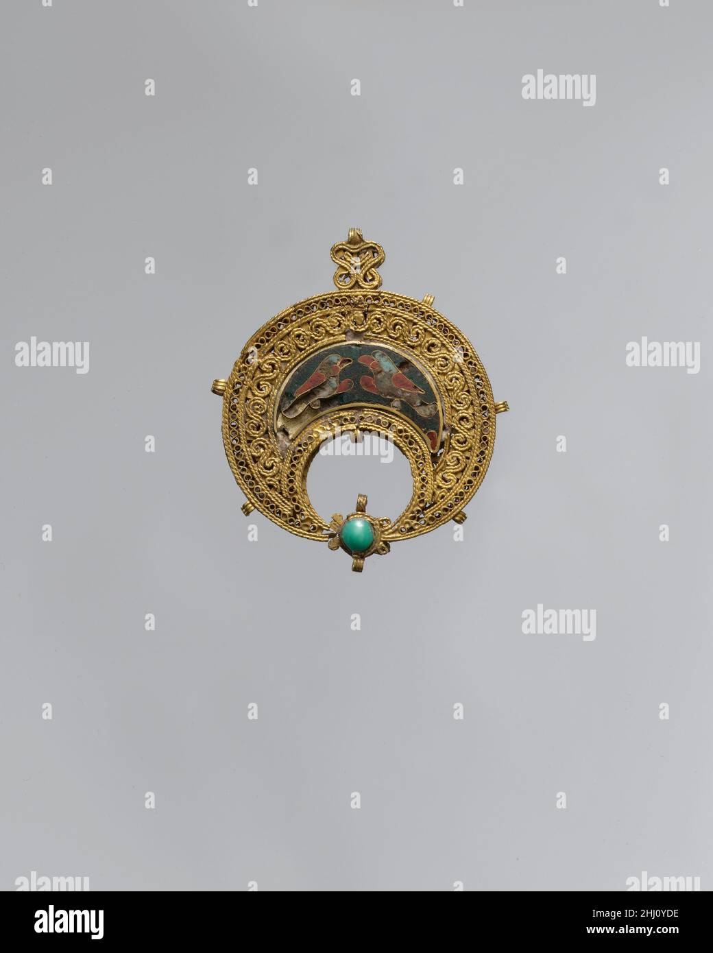 Gold stringing hi-res stock photography and images - Alamy