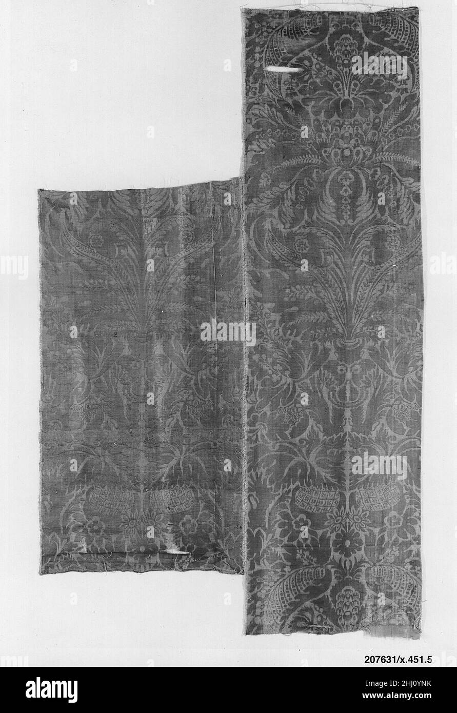 Spanish trim hi-res stock photography and images - Alamy