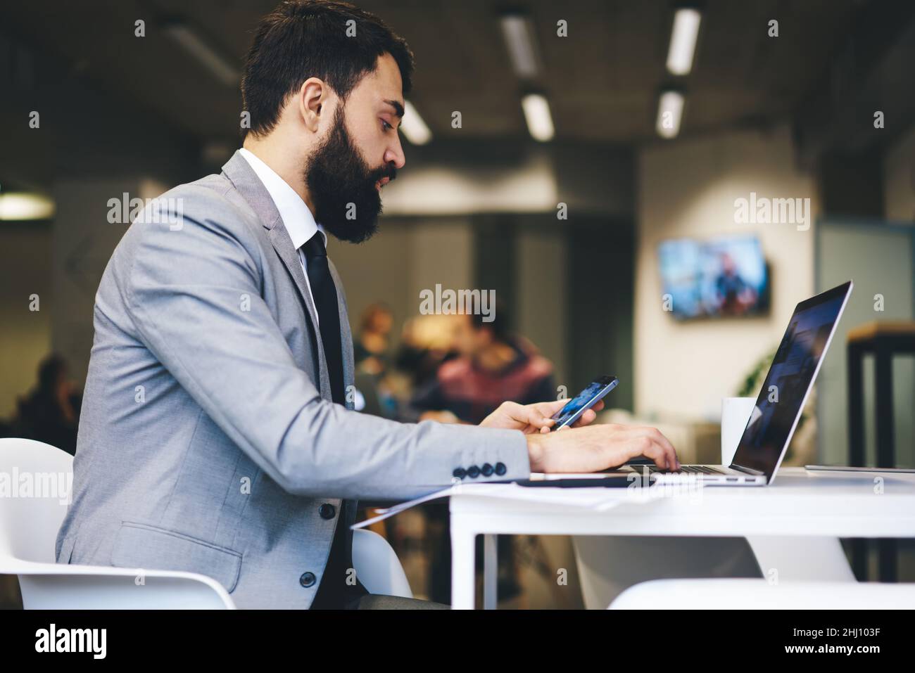 Focused worker hi-res stock photography and images - Alamy