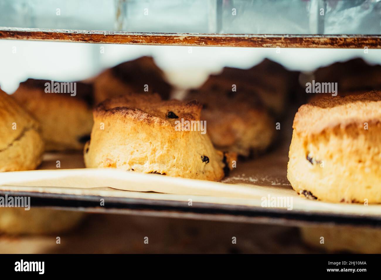Scones on a tray hi-res stock photography and images - Alamy