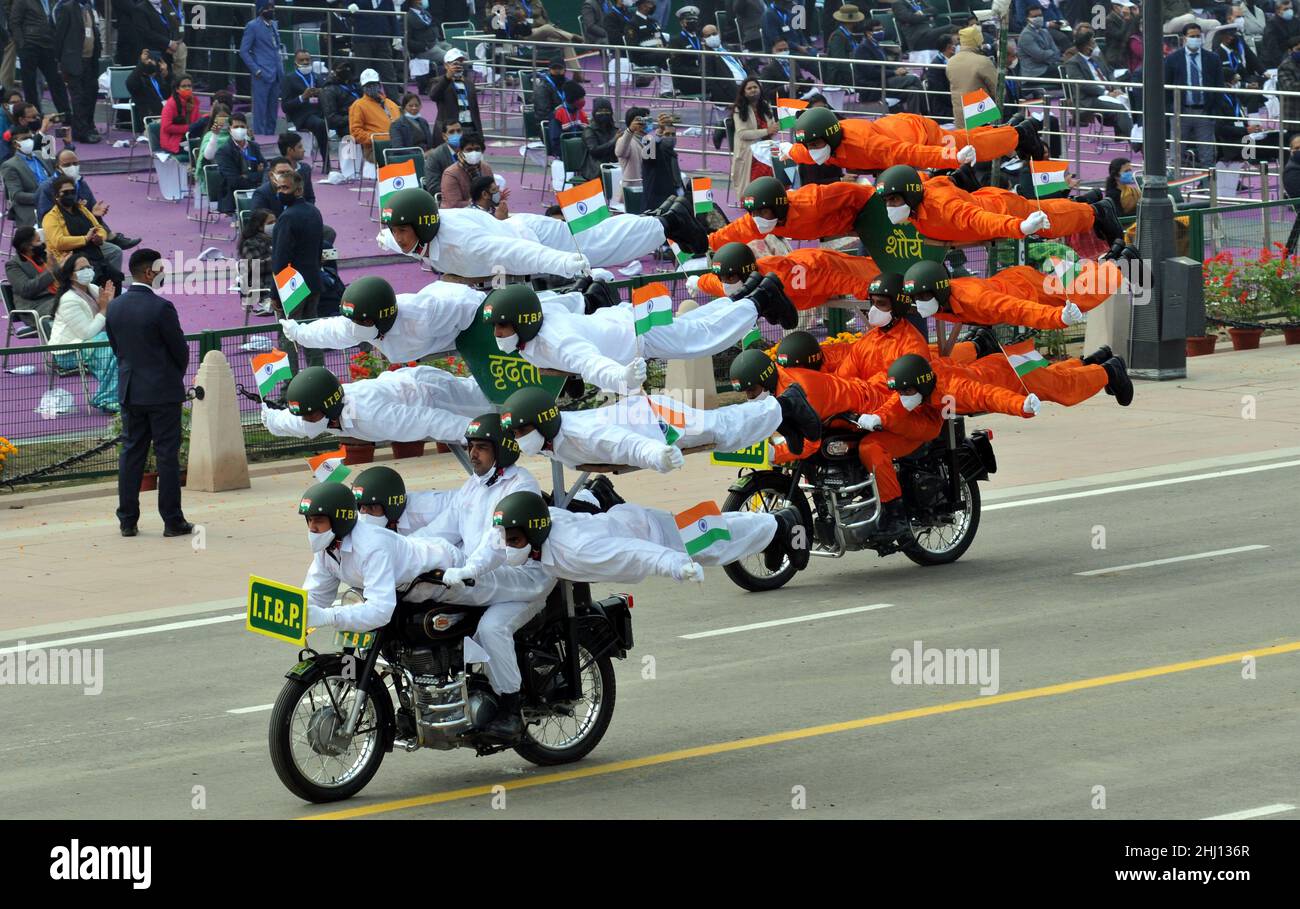 New Delhi, India. 26th Jan, 2022. People participate in Republic Day ...