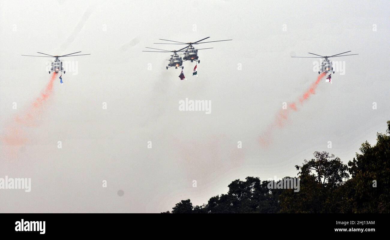 New Delhi, India. 26th Jan, 2022. Helicopter flyover participate in ...