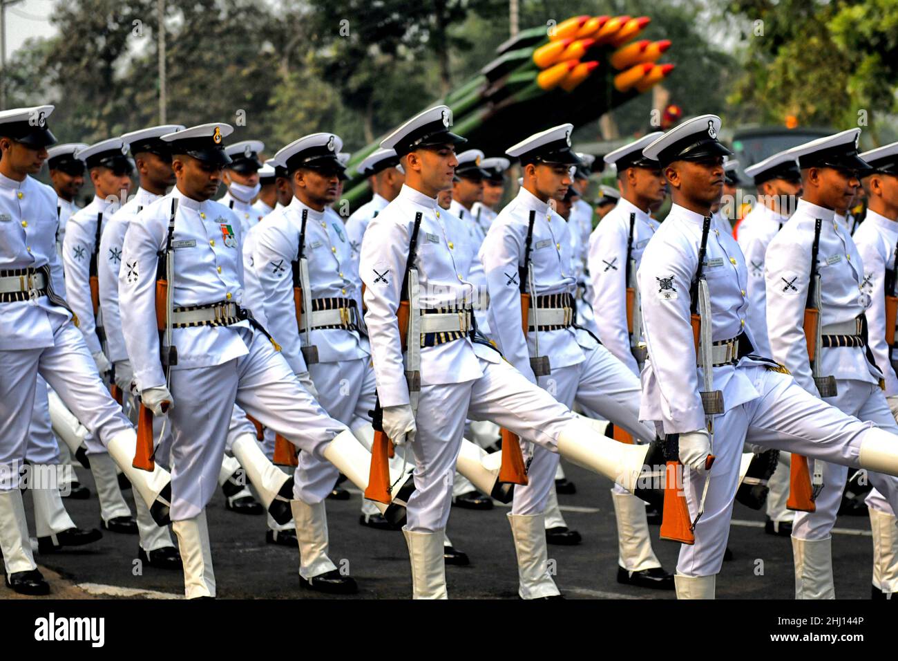 Kolkata, India. 26th Jan, 2022. Contingent of Indian Navy and Airforce ...