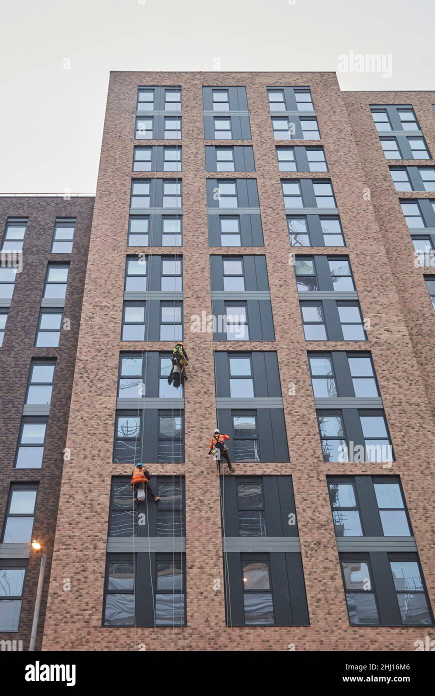 Abseiling and building hi-res stock photography and images - Alamy