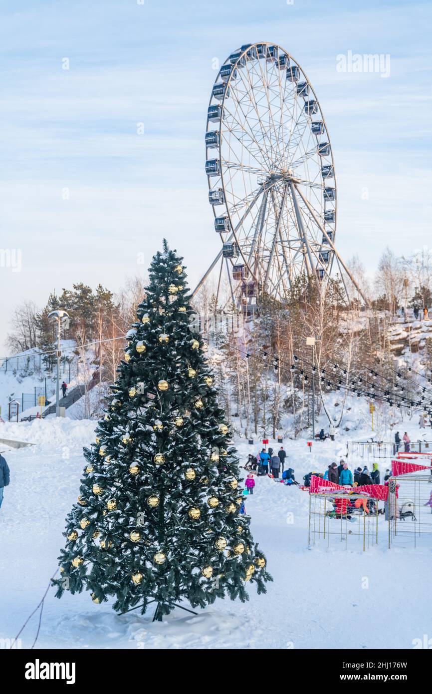 Ferris wheel in the snow-covered park in winter Stock Photo - Alamy