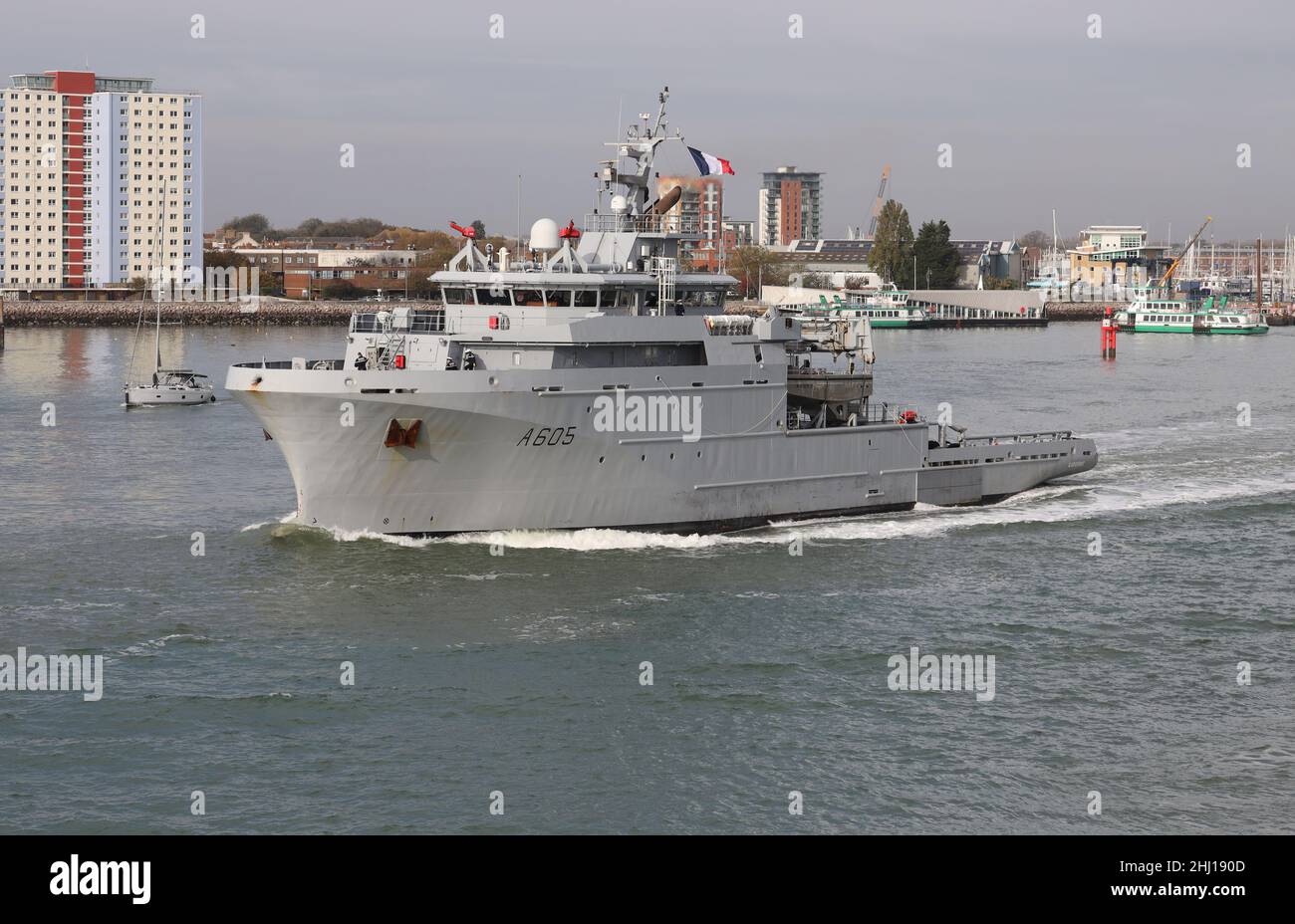 Military ship maintenance hi-res stock photography and images - Alamy