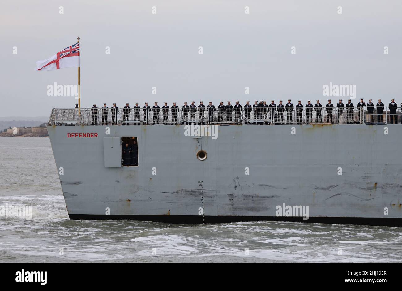Sailors line the flight deck of the destroyer HMS DEFENDER as it enters ...