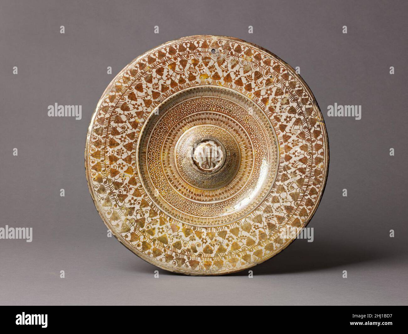 Dish second half 15th century Spanish, Valencia (probably Manises). Dish 460993 Stock Photo - Alamy