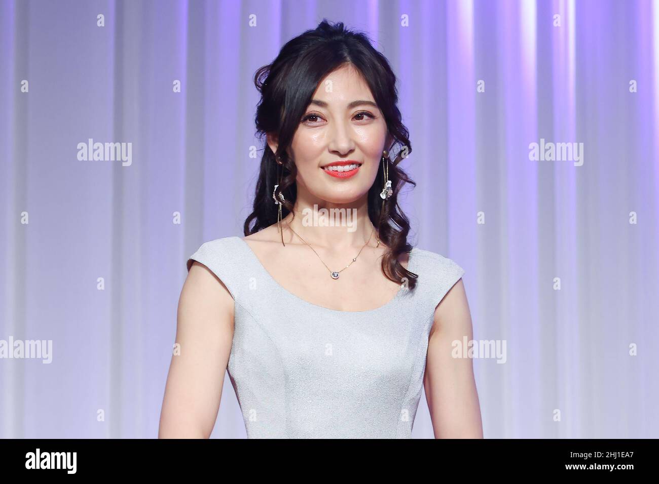 The "K-1 AWARDS 2021" announcement and award ceremony. The presenter ...