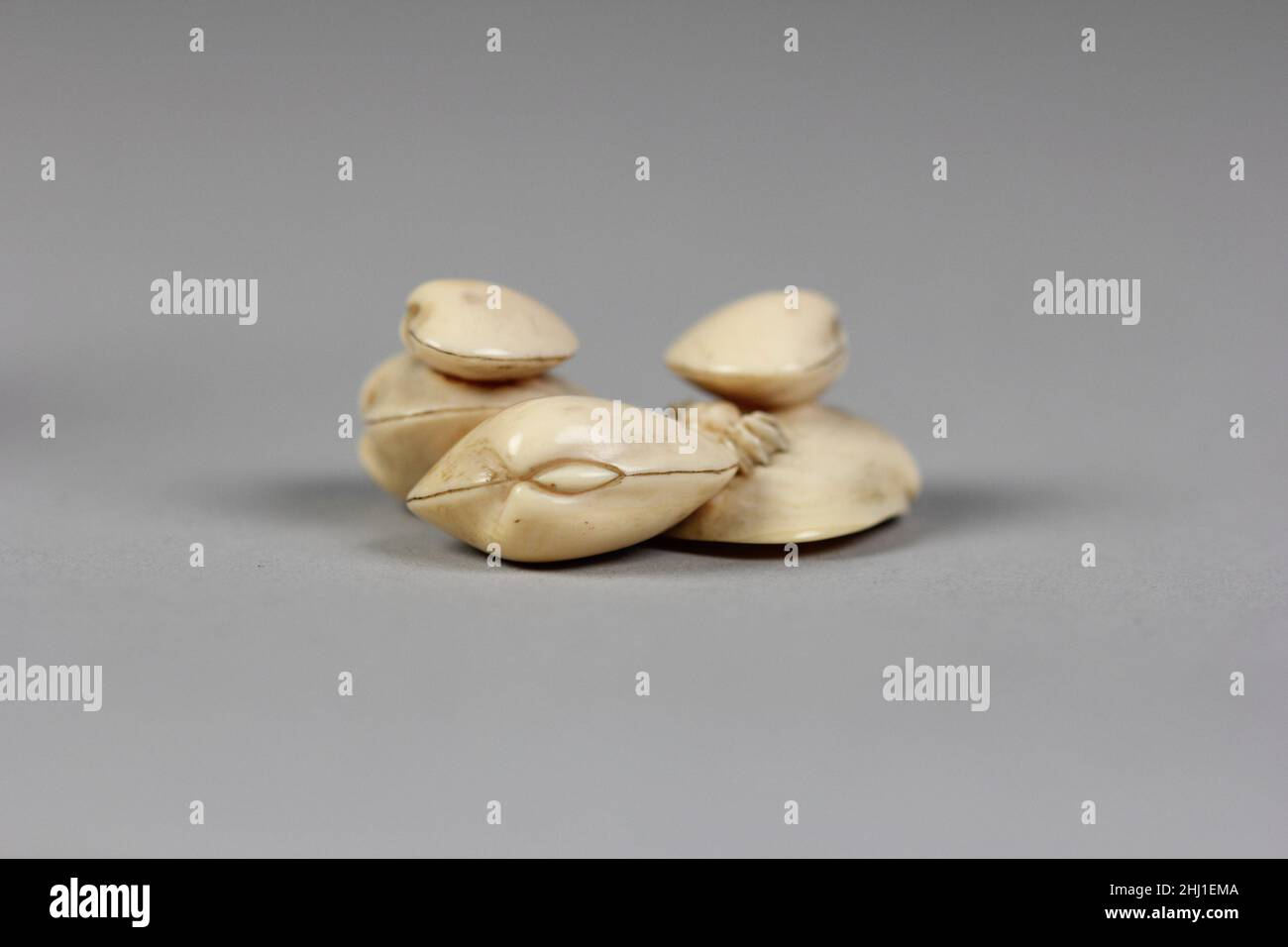 Netsuke of Clam Shells 18th century Formerly Attributed to Garaku ...