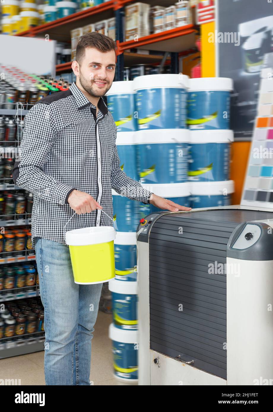 Technical store hi-res stock photography and images - Alamy