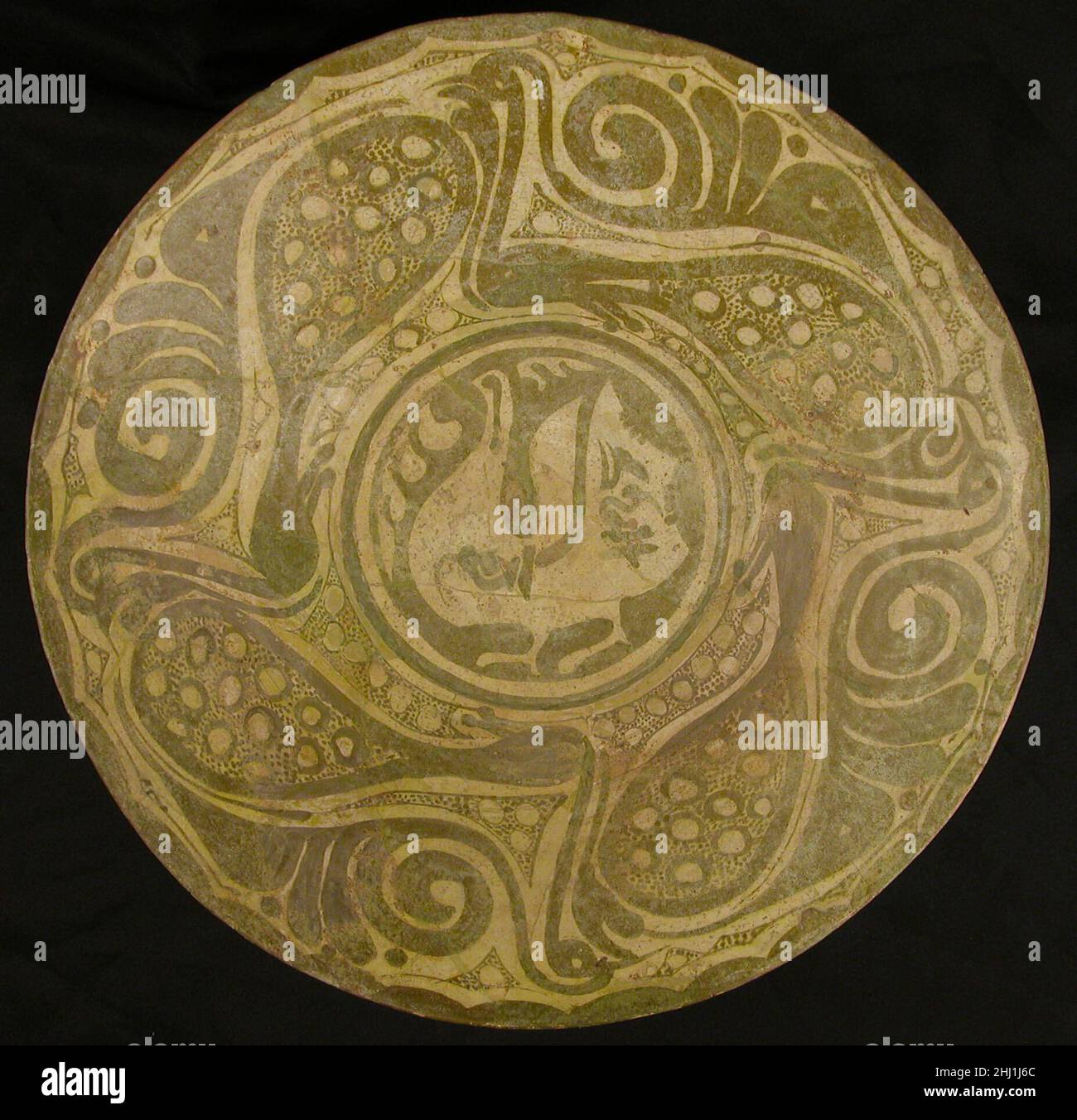 Circular ancient ceramic bowl hi-res stock photography and images - Alamy