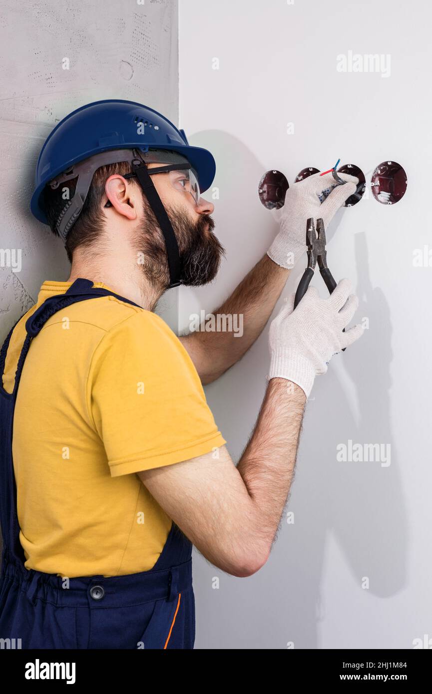 Installs socket hi-res stock photography and images - Alamy