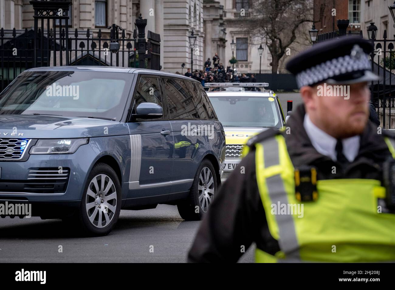 Tfl staff security hi-res stock photography and images - Alamy