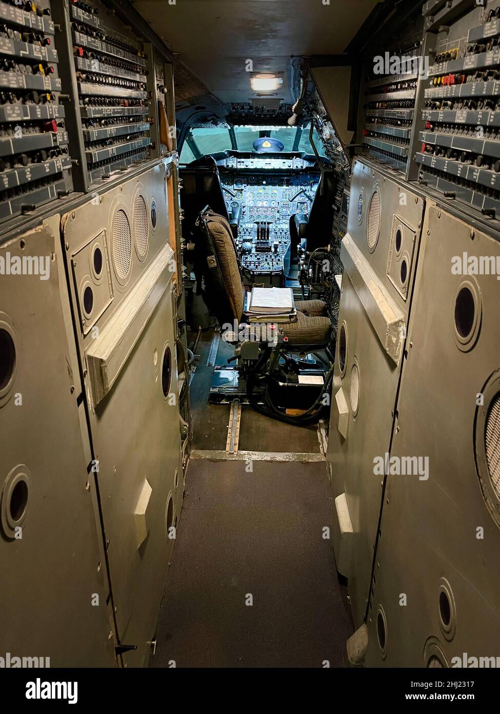 Concorde cockpit hi-res stock photography and images - Alamy