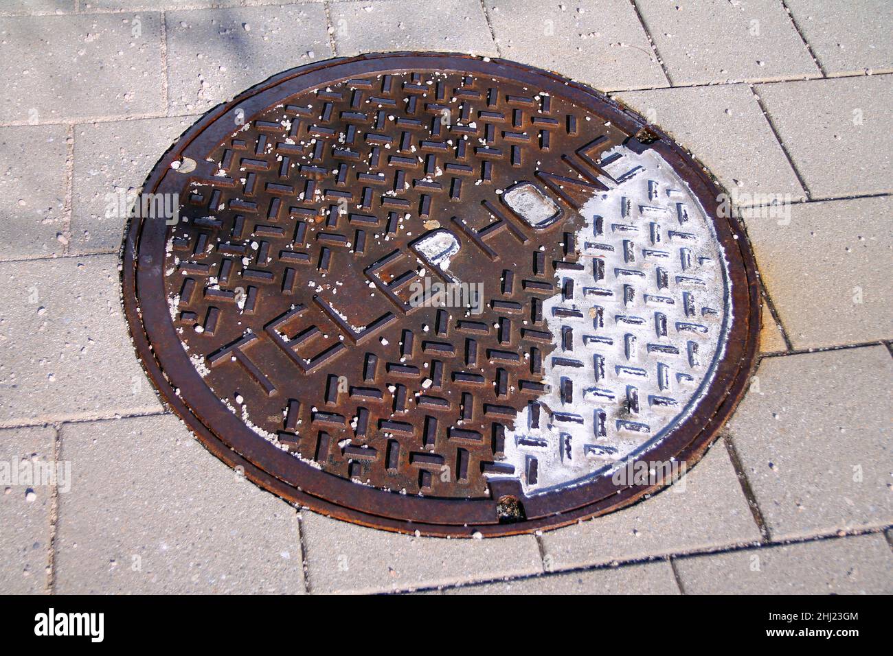 Telephone manhole cover hi-res stock photography and images - Alamy