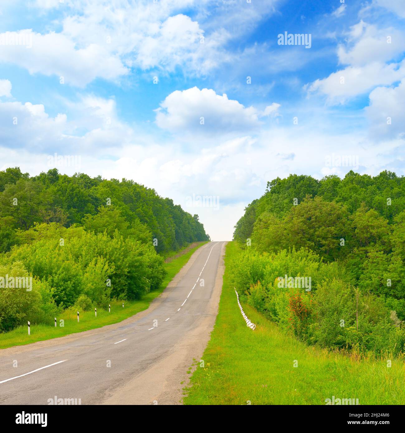 Direct road to rise in countryside and blue sky Stock Photo - Alamy