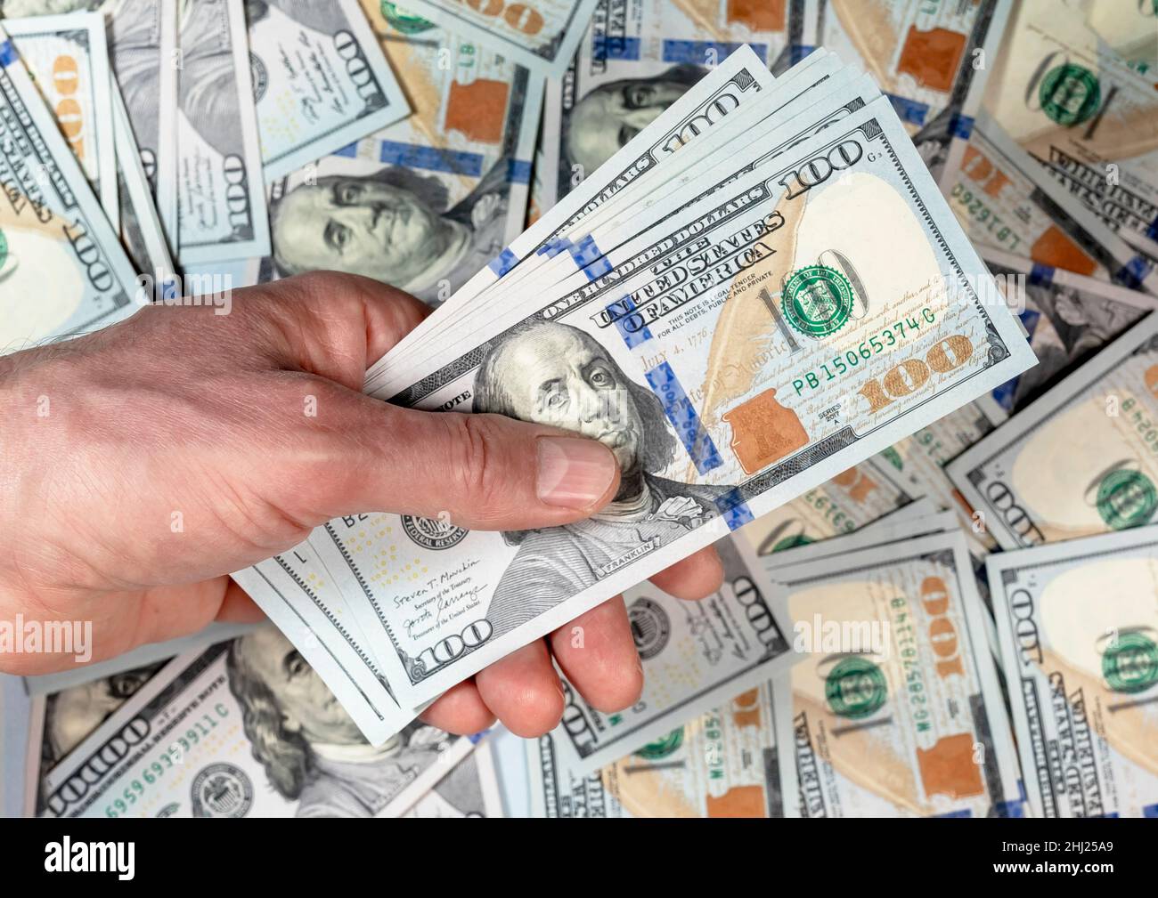 Person hand over cash hi-res stock photography and images - Alamy