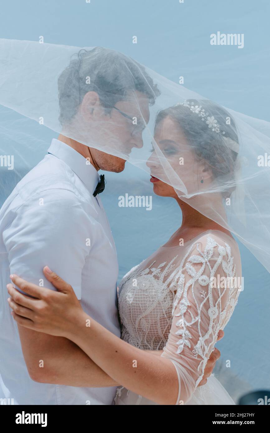 Santorini couple kissing hi-res stock photography and images - Alamy