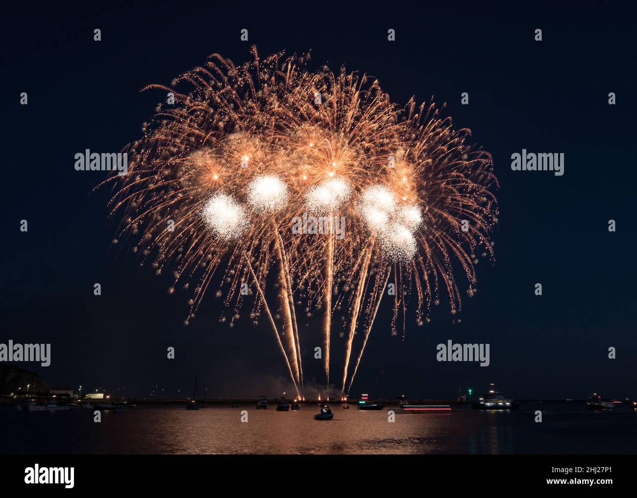 Stunning fireworks display during a fireworks championship in Plymouth ...