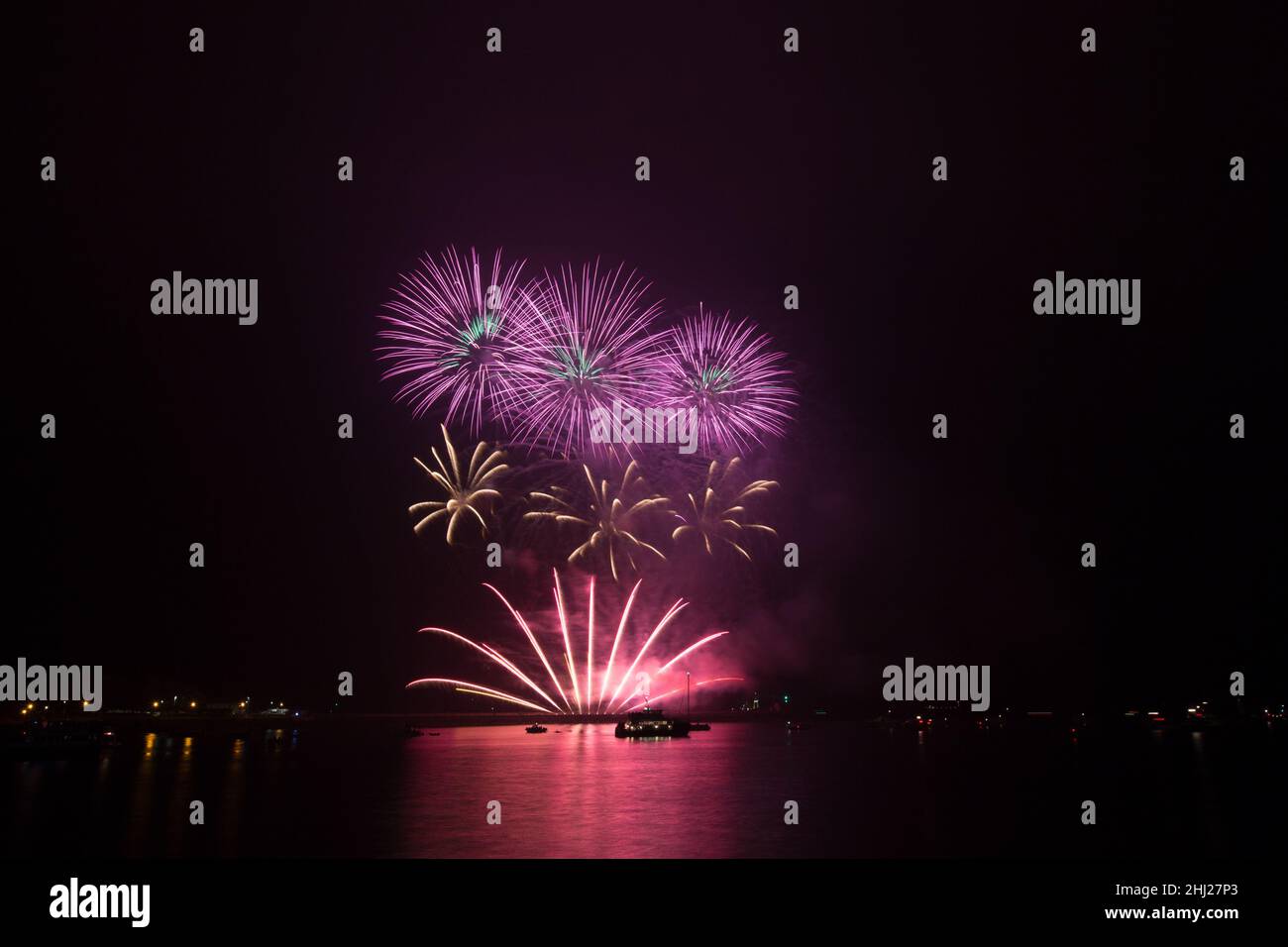 Stunning fireworks display during a fireworks championship in Plymouth ...