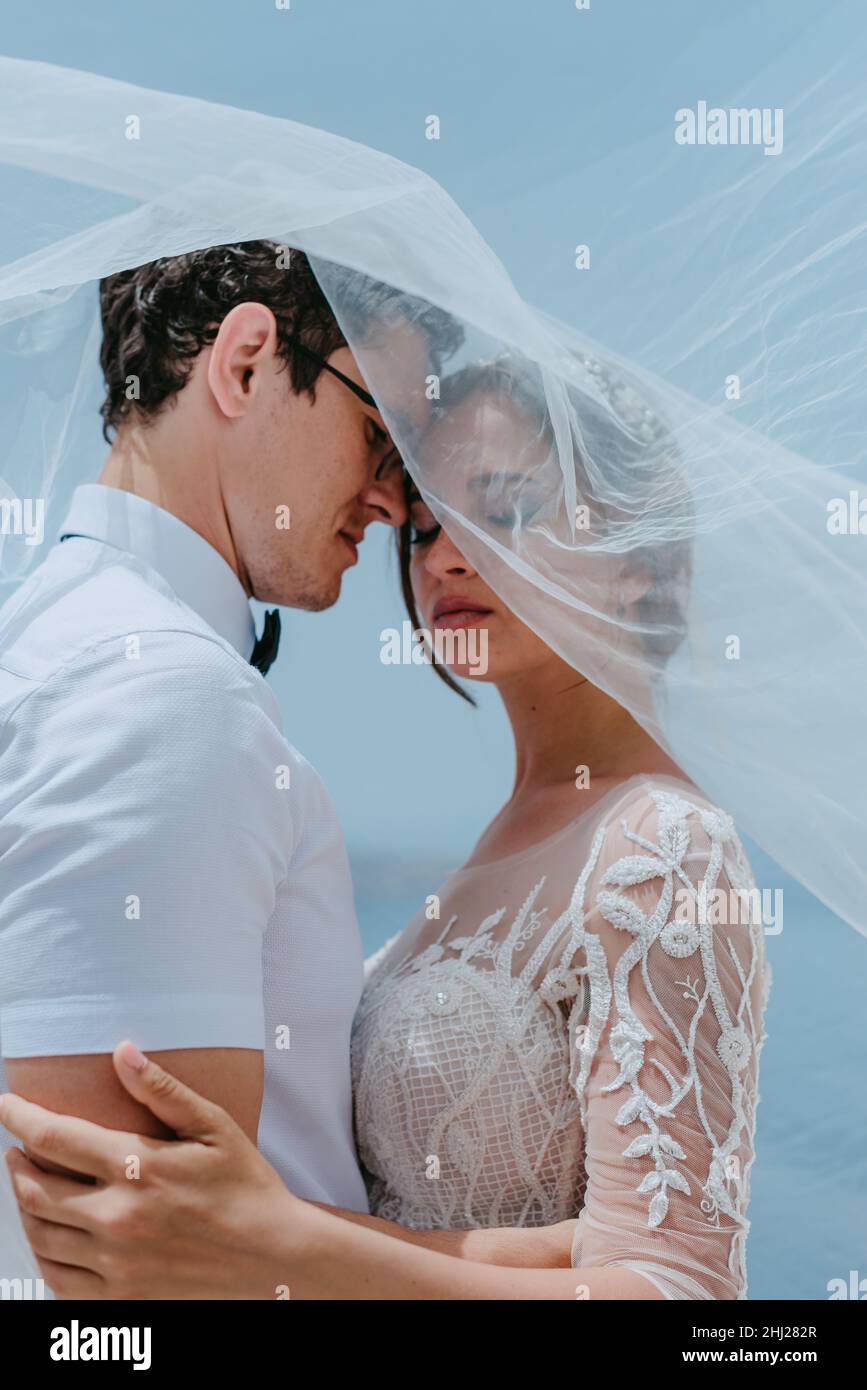 Santorini couple kissing hi-res stock photography and images - Alamy