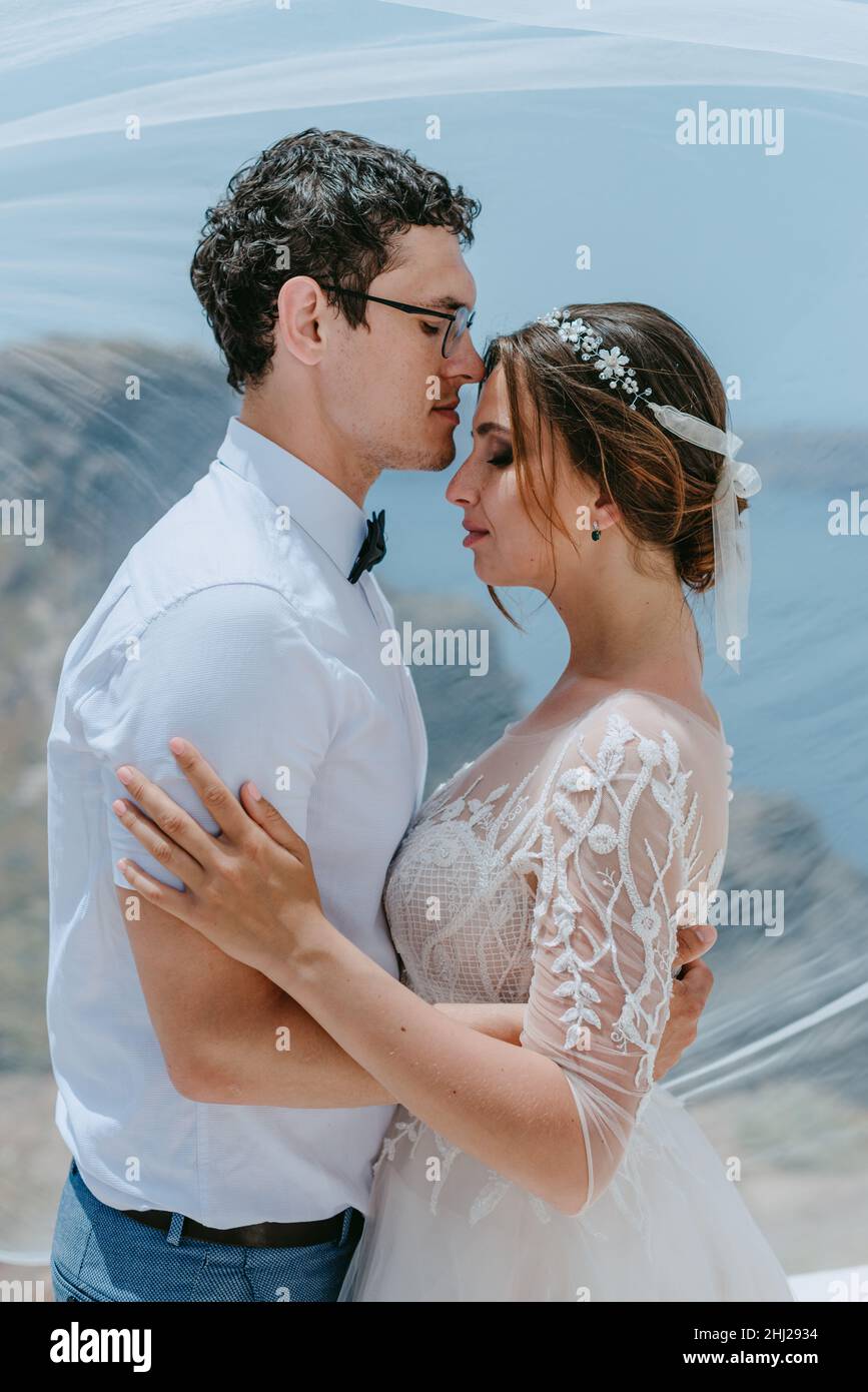 Santorini couple kissing hi-res stock photography and images - Alamy