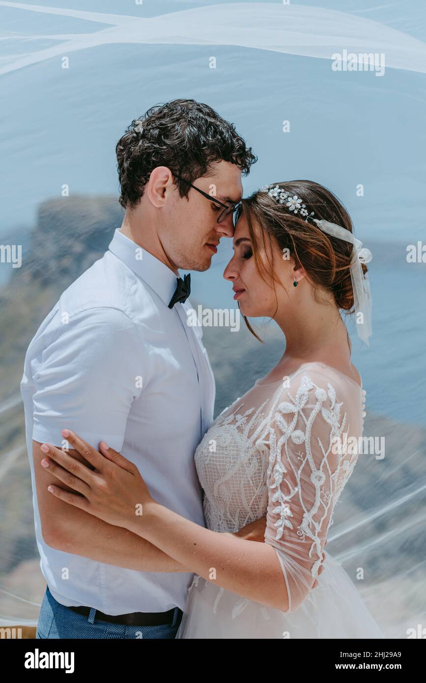 Santorini couple kissing hi-res stock photography and images - Alamy