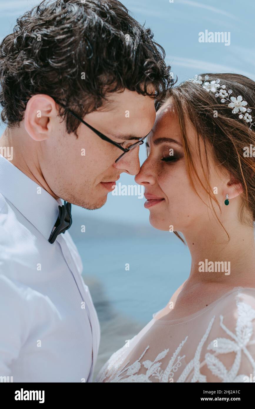 Santorini couple kissing hi-res stock photography and images - Alamy