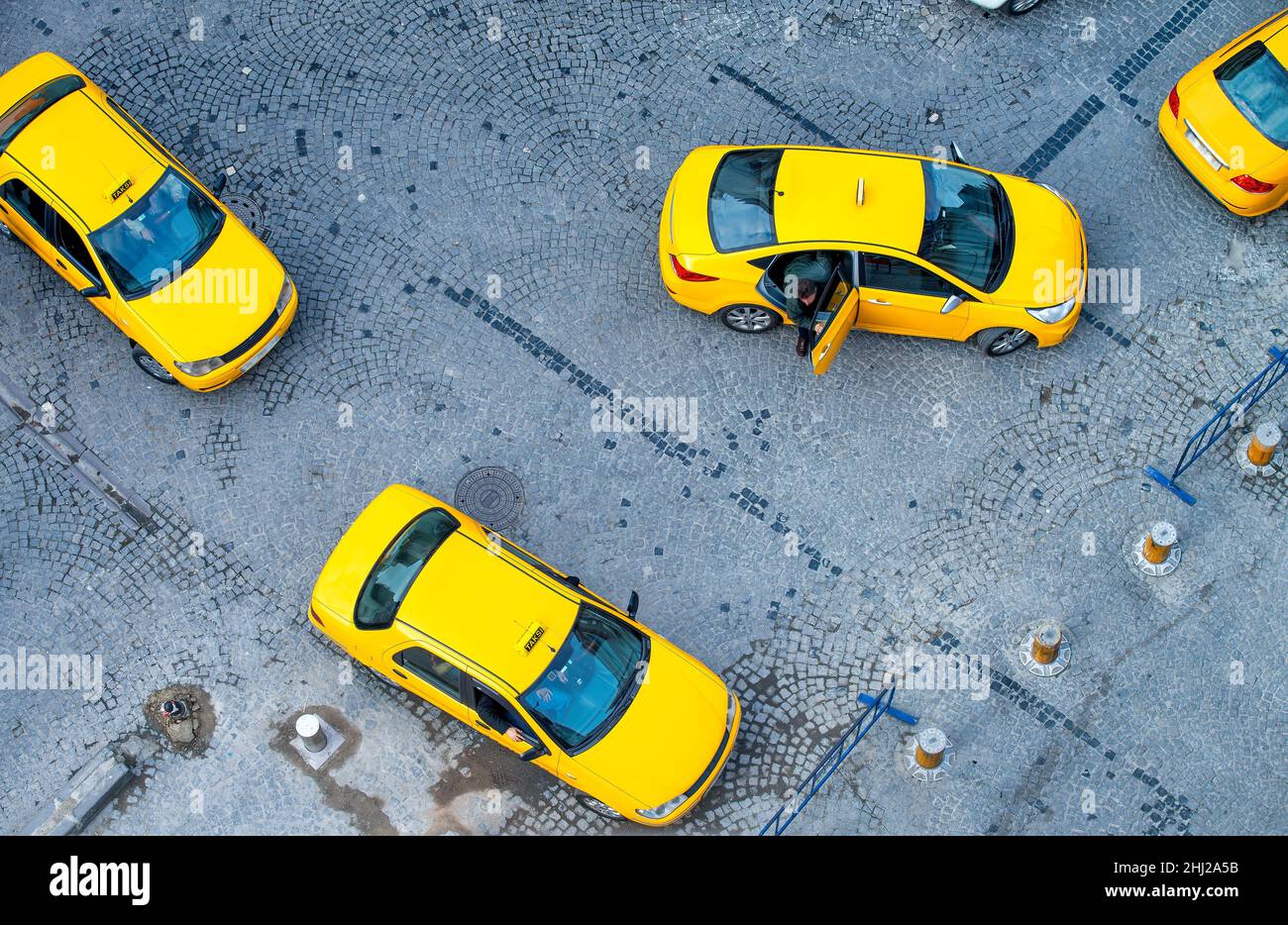 Yellow taxi cab top view hi-res stock photography and images - Alamy