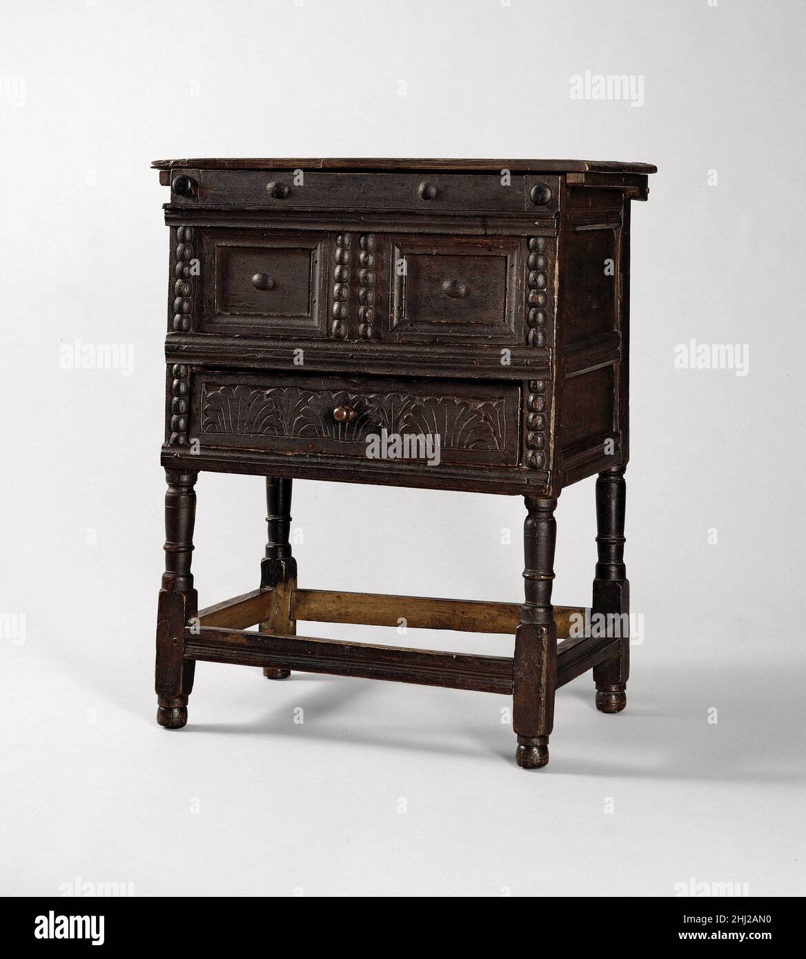 Chamber Table 1650–1700 American. Chamber Table 1929 Stock Photo - Alamy