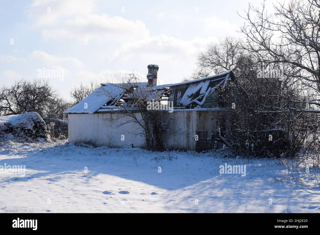 Old ruined house in the village in winter. Snow in the yard Stock Photo ...