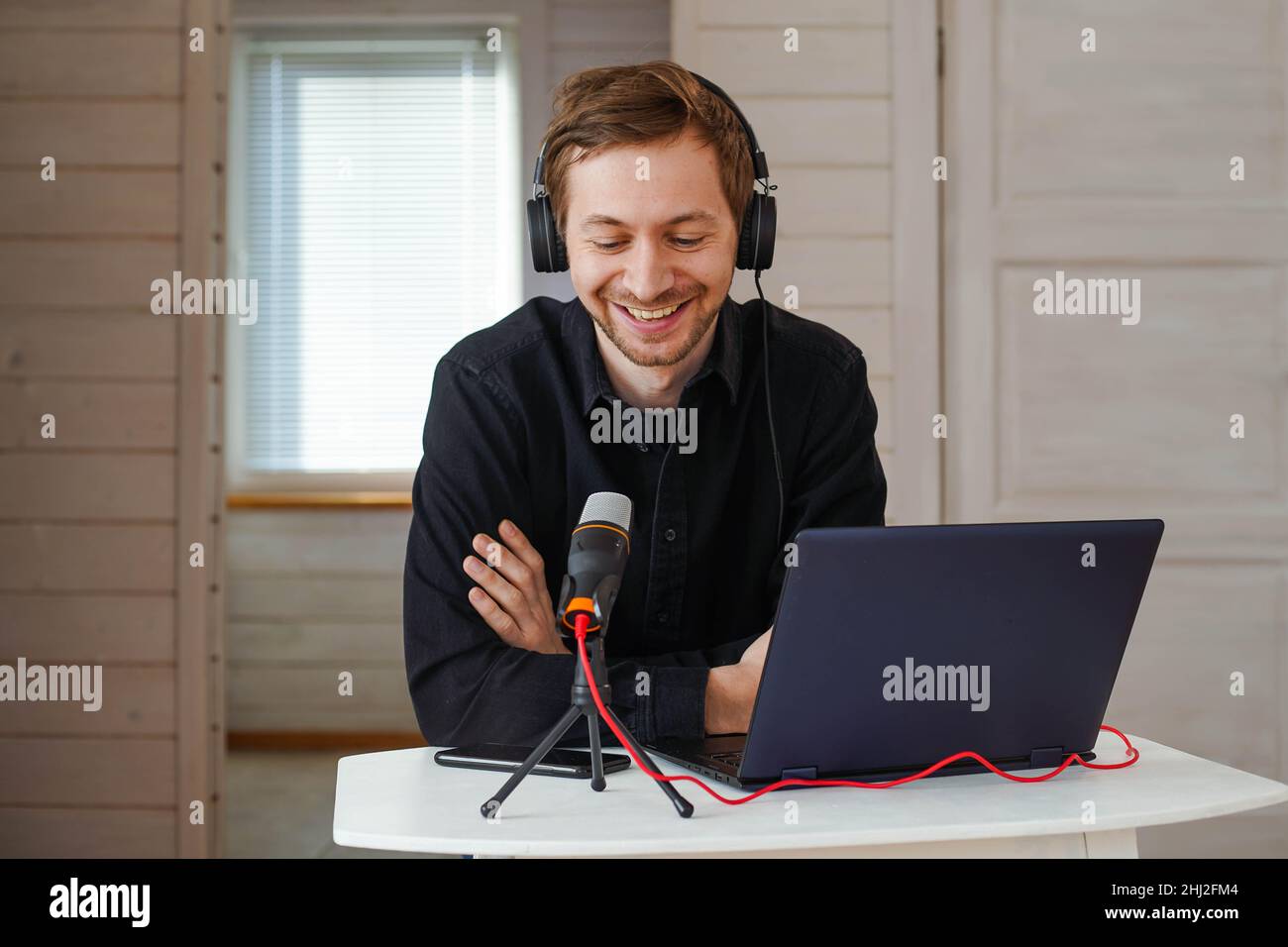 Home studio conference zoom hi-res stock photography and images - Alamy