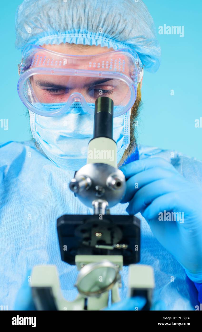 Doctor microscope hi-res stock photography and images - Alamy
